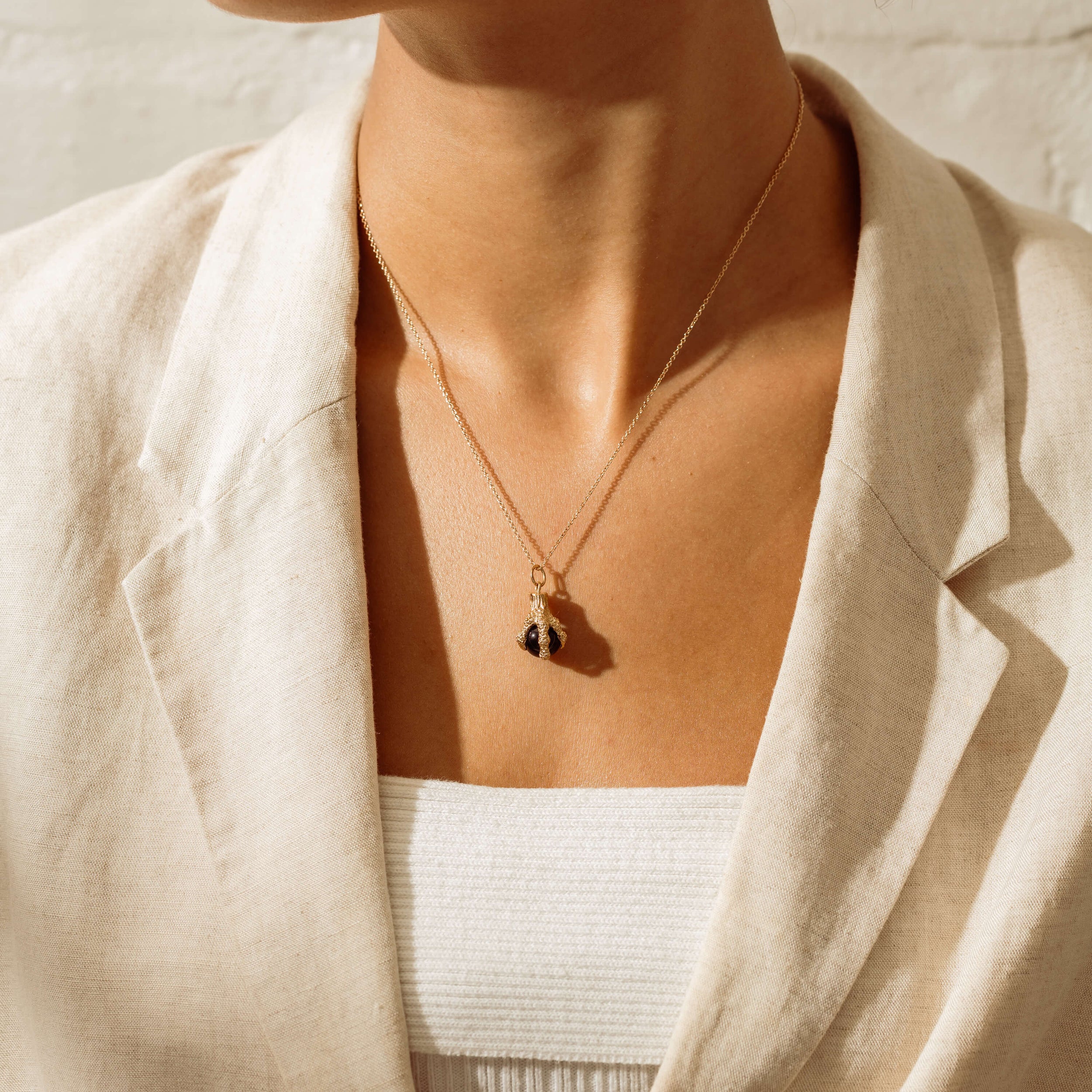 Deja Vu 9ct Rose Gold Onyx Ball In Claw Pendant - W&H – Walker & Hall