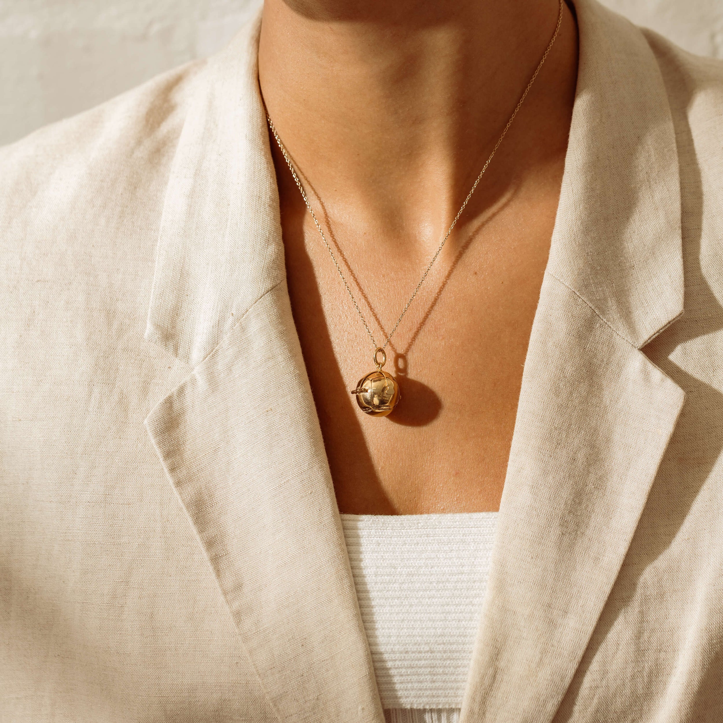 Deja Vu 9ct Yellow Gold Veneer & Silver Masonic Ball Pendant – Walker ...