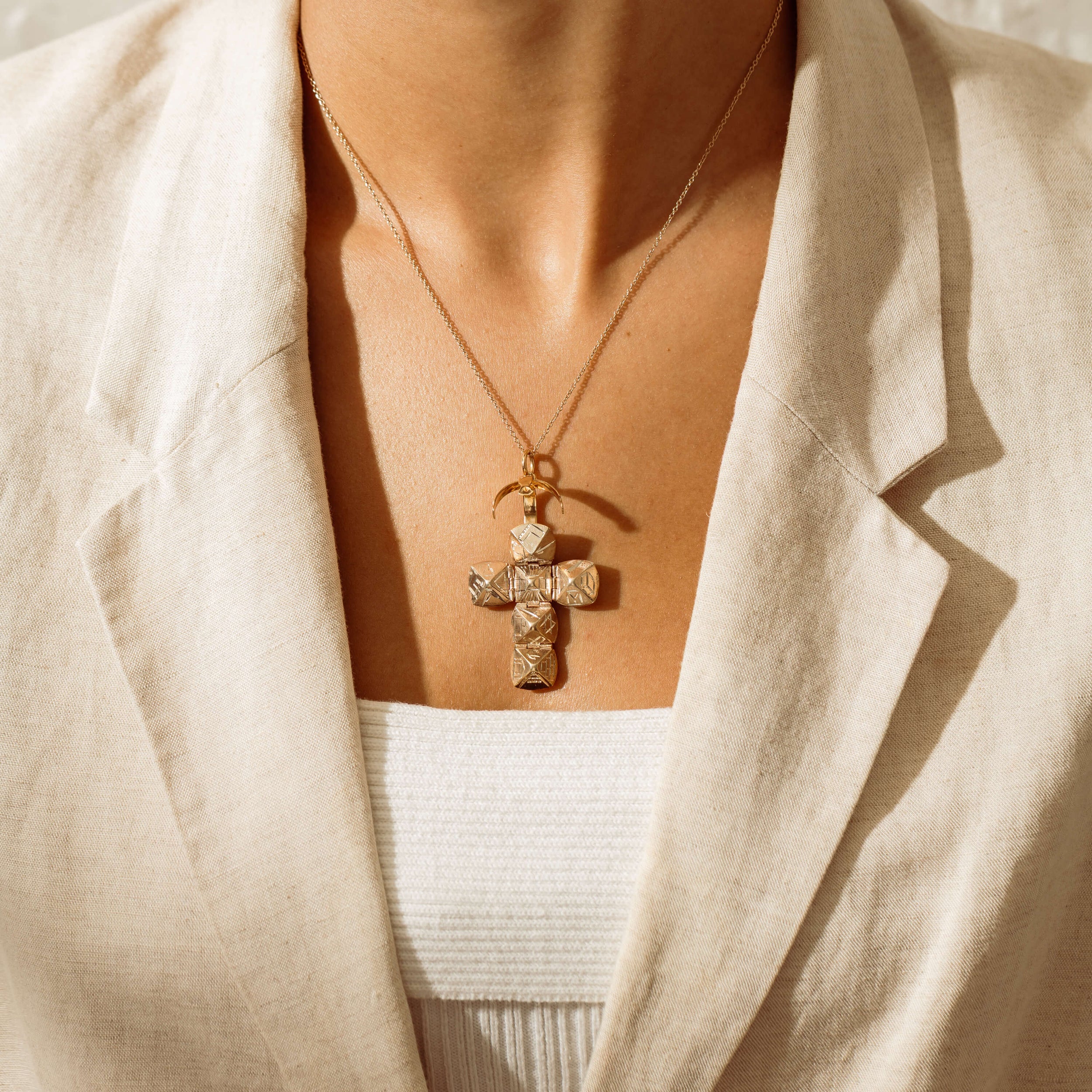 Deja Vu 9ct Yellow Gold Veneer & Silver Masonic Ball Pendant – Walker ...