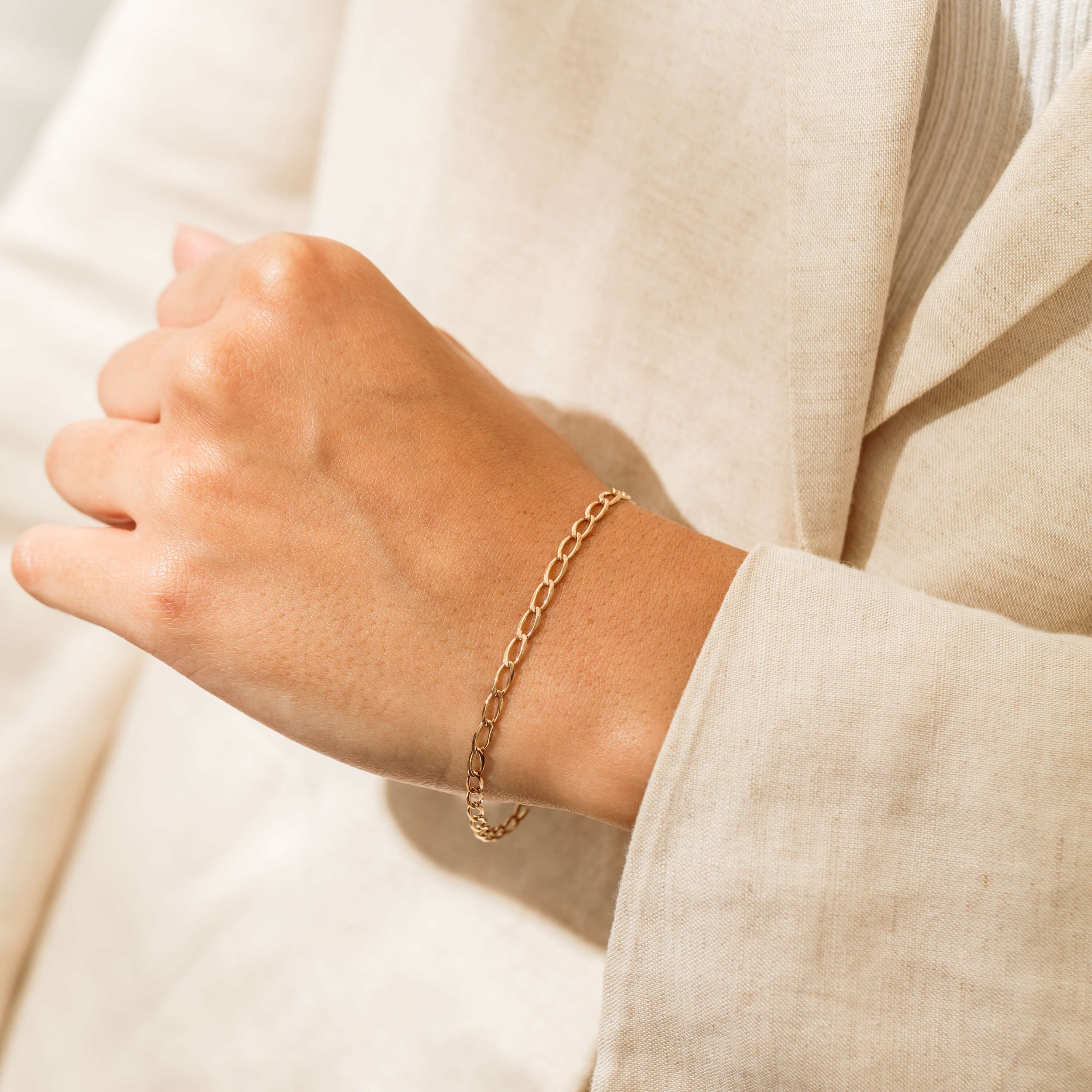 Deja Vu 9ct Rose & Yellow Gold Oval Curb Bracelet - W&H – Walker & Hall