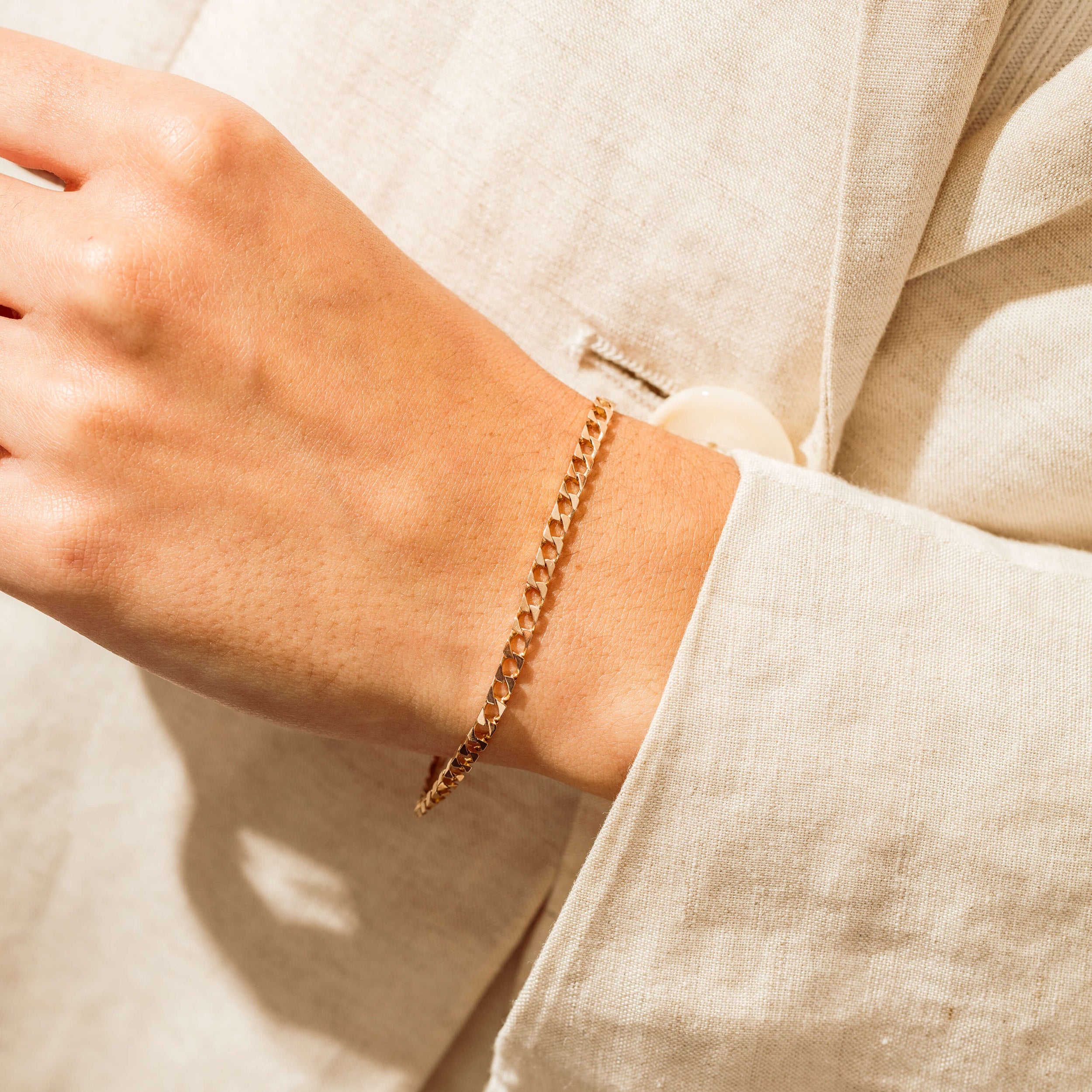 Deja Vu 9ct Rose Gold 3.3mm Curb Link Bracelet 18cm – Walker & Hall