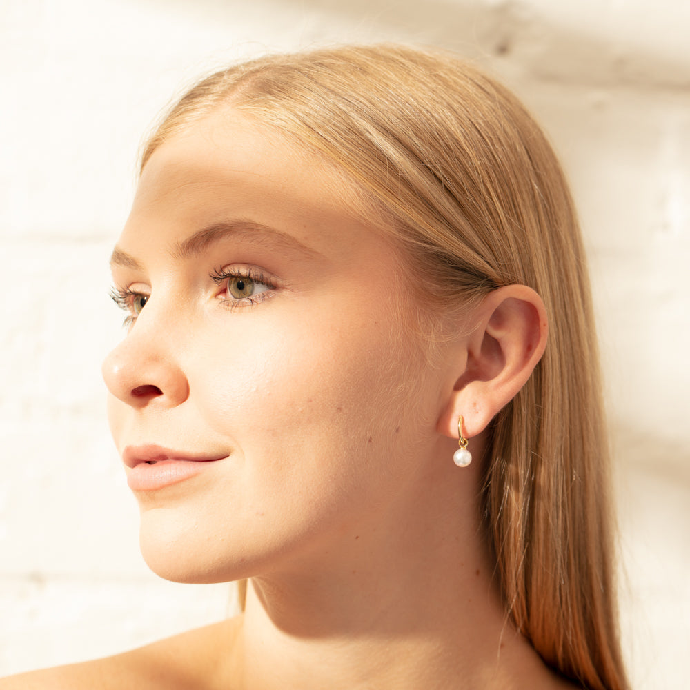 18ct Yellow Gold Cosy Earrings With Akoya Pearls – Walker & Hall