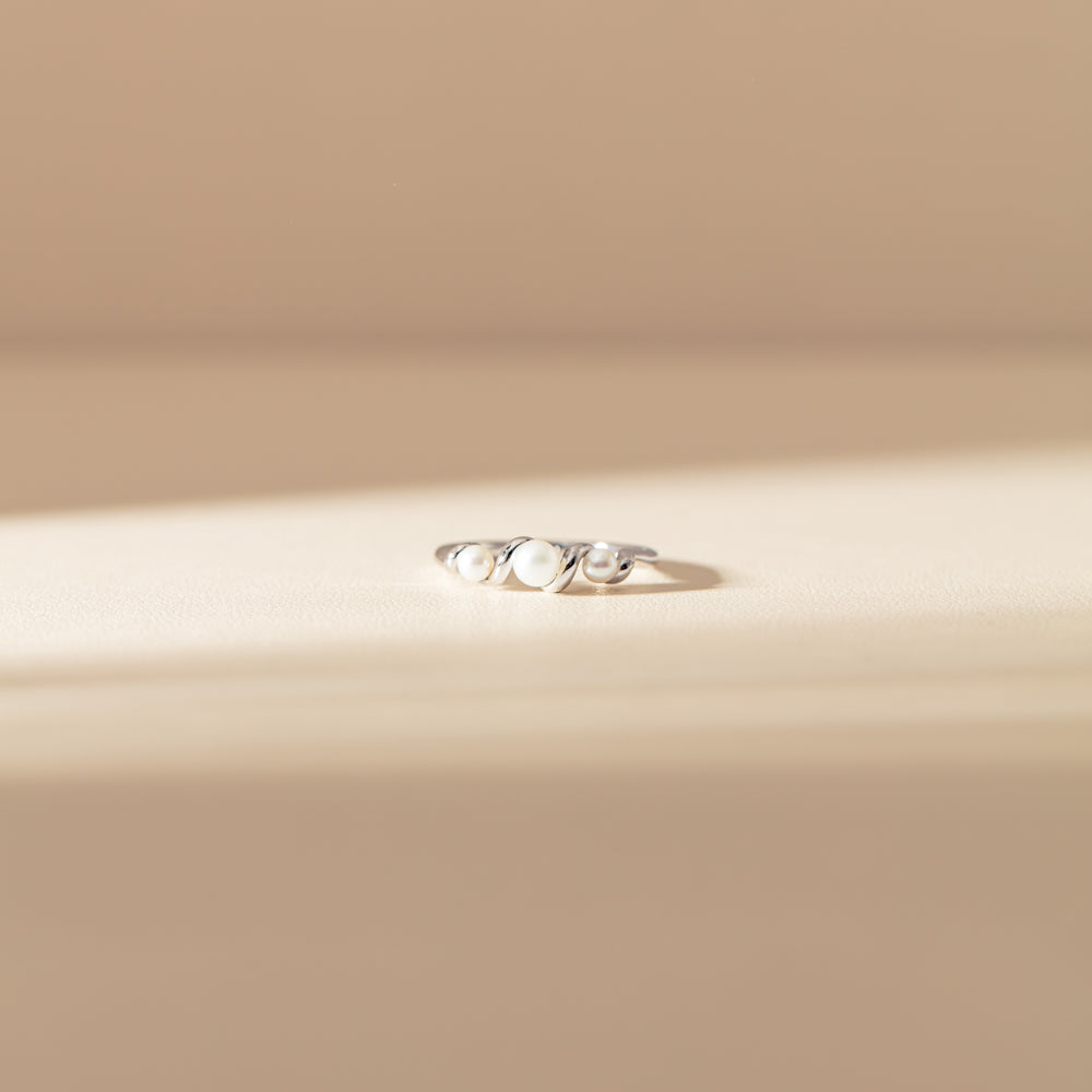 18ct White Gold Akoya Pearl Margaux Ring – Walker & Hall