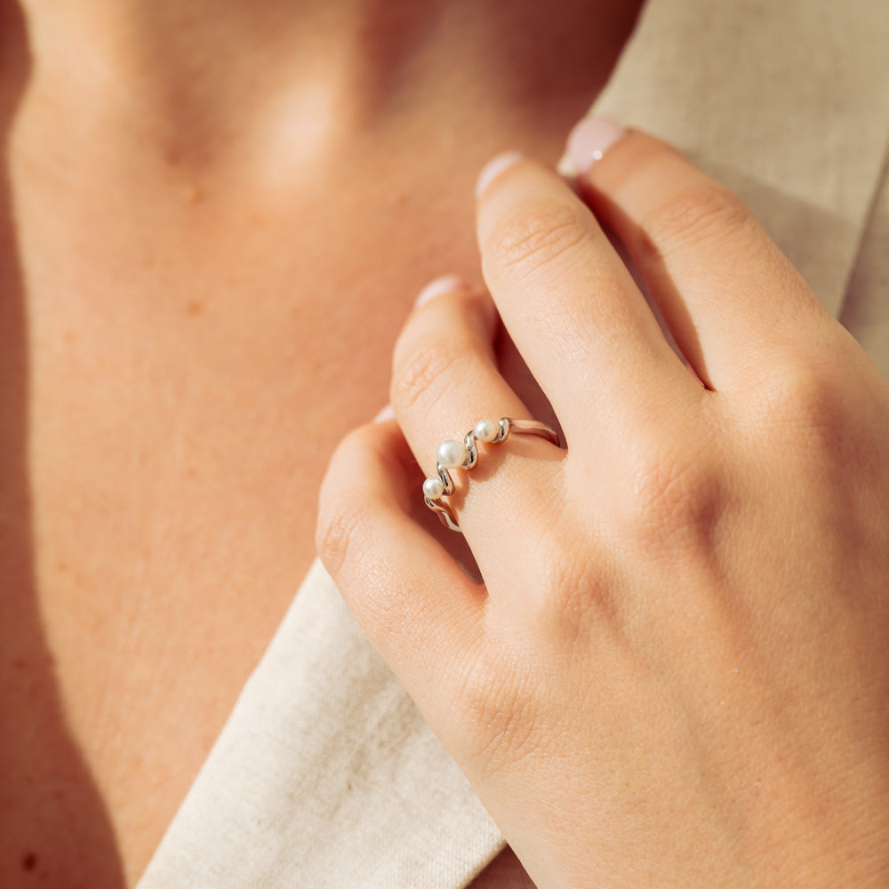 18ct White Gold Akoya Pearl Margaux Ring – Walker & Hall