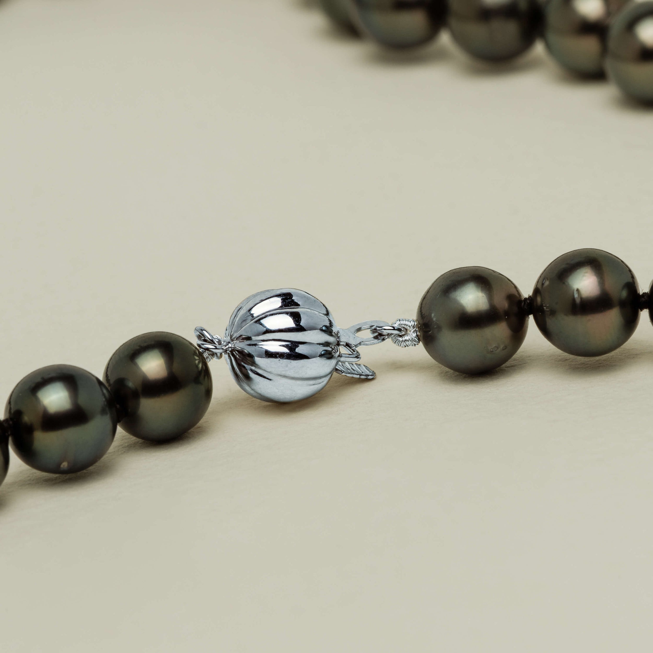 9ct White Gold 8-10.4mm Black Pearl Strand 44cm – Walker & Hall
