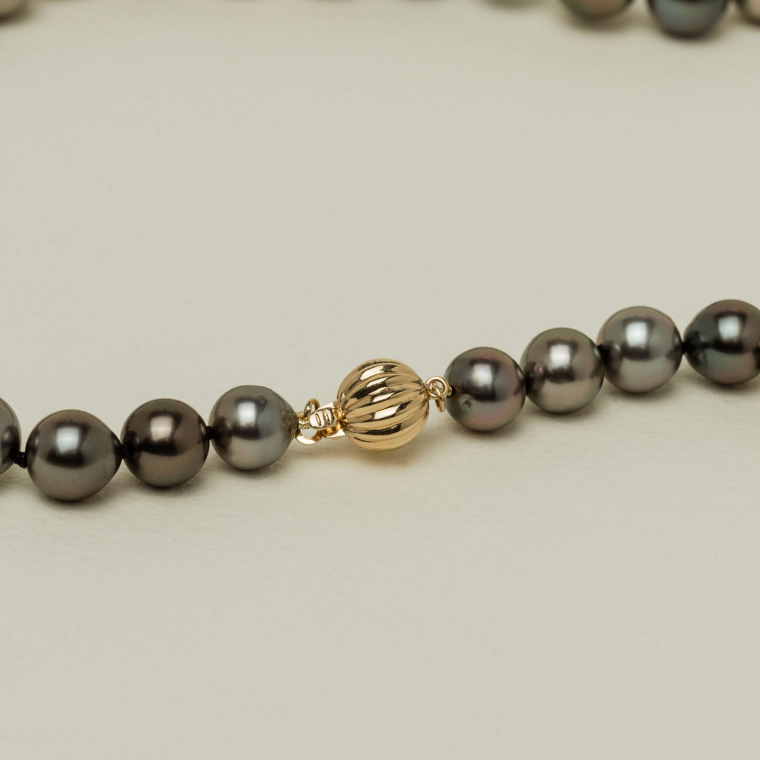 9ct Yellow Gold 8-10.4mm Black Pearl Strand 44cm - W&H – Walker & Hall
